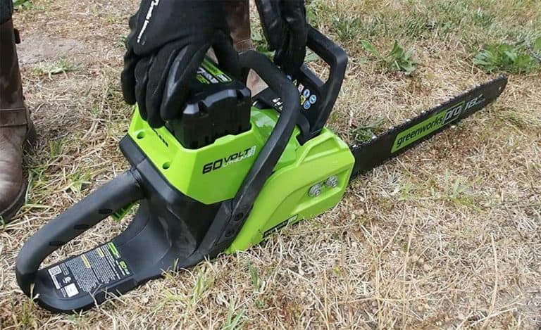 How to Use an Electric Chainsaw to Cut down a Tree